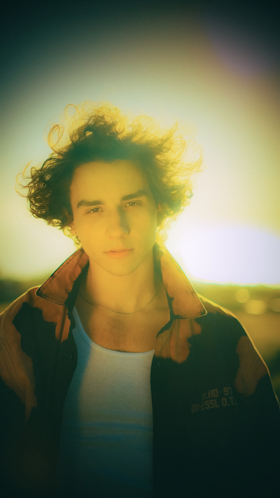 Finn Matthews – Beautiful Stranger – IndiePulse Music Magazine